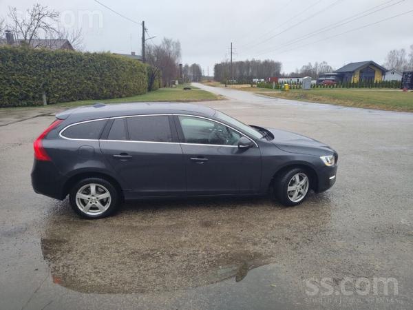 Grey Volvo V60 2015 in Riga, with an engine capacity of 1.60 L and mileage of 274 thousand km for 6950 €, photo 5 on AUTOMOTO.COM.LV