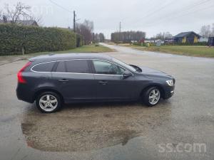 Pelēks Volvo V60 2015 Rīga, ar dzinēja tilpumu 1.60 L un nobraukumu 274 tūkst. km par 6950 €, foto 6 vietnē AUTOMOTO.COM.LV