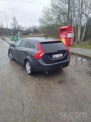 Pelēks Volvo V60 2015 Rīga, ar dzinēja tilpumu 1.60 L un nobraukumu 274 tūkst. km par 6950 €, foto 11 vietnē AUTOMOTO.COM.LV