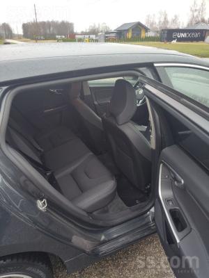 Pelēks Volvo V60 2015 Rīga, ar dzinēja tilpumu 1.60 L un nobraukumu 274 tūkst. km par 6950 €, foto 14 vietnē AUTOMOTO.COM.LV