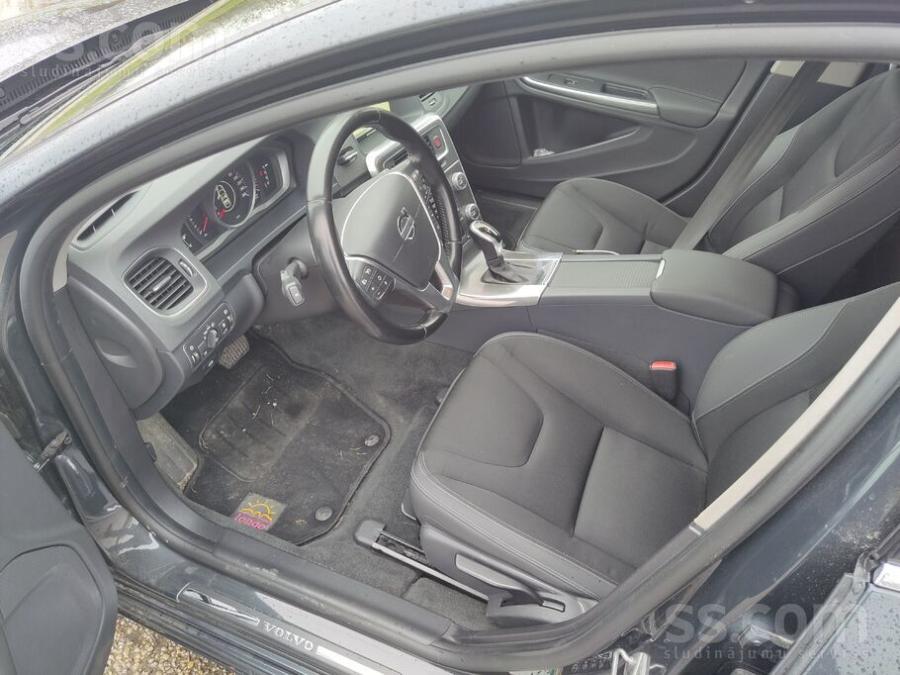 Pelēks Volvo V60 2015 Rīga, ar dzinēja tilpumu 1.60 L un nobraukumu 274 tūkst. km par 6950 €, foto 16 vietnē AUTOMOTO.COM.LV
