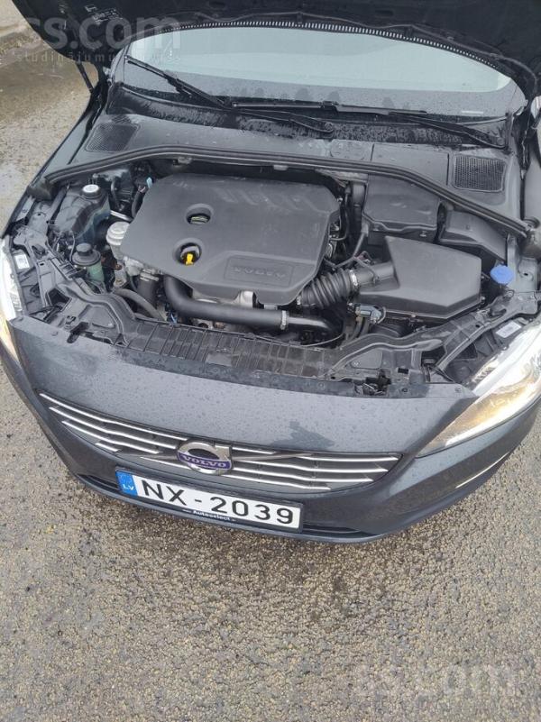 Pelēks Volvo V60 2015 Rīga, ar dzinēja tilpumu 1.60 L un nobraukumu 274 tūkst. km par 6950 €, foto 3 vietnē AUTOMOTO.COM.LV