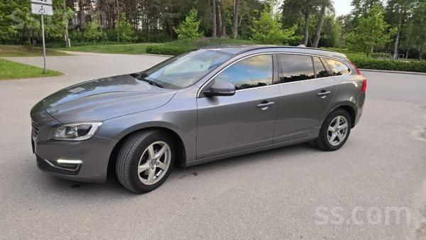 Grey Volvo V60 2015 in Jurmala, with an engine capacity of 2.00 L and mileage of 0 thousand km for 7950 €, photo 3 on AUTOMOTO.COM.LV