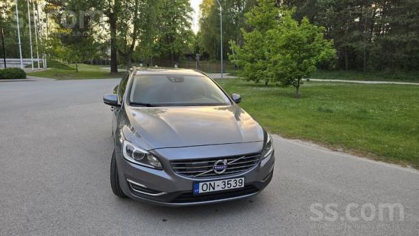 Grey Volvo V60 2015 in Jurmala, with an engine capacity of 2.00 L and mileage of 0 thousand km for 7950 €, photo 4 on AUTOMOTO.COM.LV