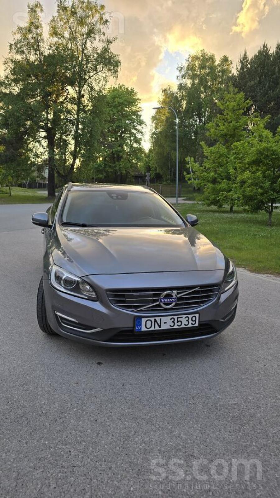 Grey Volvo V60 2015 in Jurmala, with an engine capacity of 2.00 L and mileage of 0 thousand km for 7950 €, photo 6 on AUTOMOTO.COM.LV
