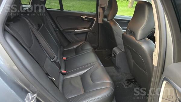 Grey Volvo V60 2015 in Jurmala, with an engine capacity of 2.00 L and mileage of 0 thousand km for 7950 €, photo 10 on AUTOMOTO.COM.LV