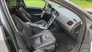 Grey Volvo V60 2015 in Jurmala, with an engine capacity of 2.00 L and mileage of 0 thousand km for 7950 €, photo 20 on AUTOMOTO.COM.LV