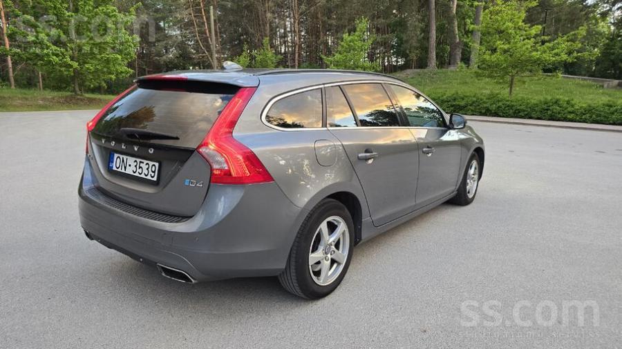 Grey Volvo V60 2015 in Jurmala, with an engine capacity of 2.00 L and mileage of 0 thousand km for 7950 €, photo 21 on AUTOMOTO.COM.LV