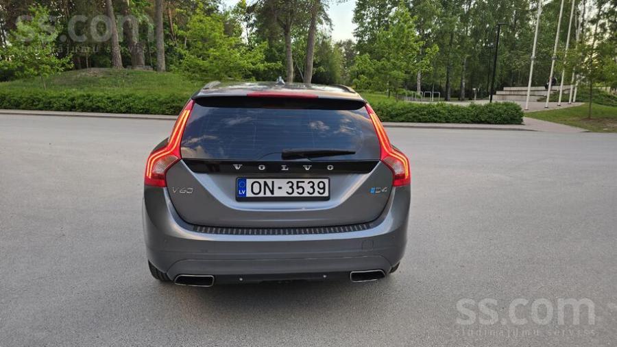 Grey Volvo V60 2015 in Jurmala, with an engine capacity of 2.00 L and mileage of 0 thousand km for 7950 €, photo 24 on AUTOMOTO.COM.LV