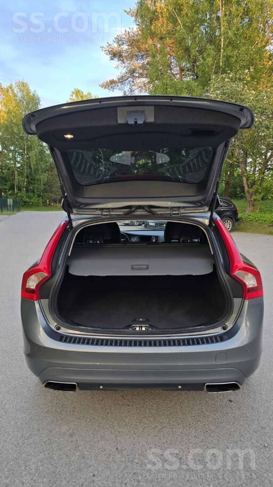 Grey Volvo V60 2015 in Jurmala, with an engine capacity of 2.00 L and mileage of 0 thousand km for 7950 €, photo 25 on AUTOMOTO.COM.LV