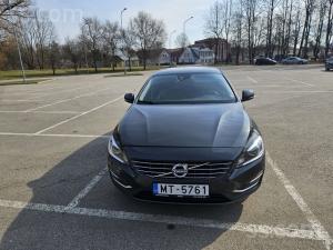 Pelēks Volvo V60 2015 Rīga, ar dzinēja tilpumu 2.40 L un nobraukumu 265 tūkst. km par 7500 €, foto 4 vietnē AUTOMOTO.COM.LV