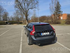 Pelēks Volvo V60 2015 Rīga, ar dzinēja tilpumu 2.40 L un nobraukumu 265 tūkst. km par 7500 €, foto 6 vietnē AUTOMOTO.COM.LV
