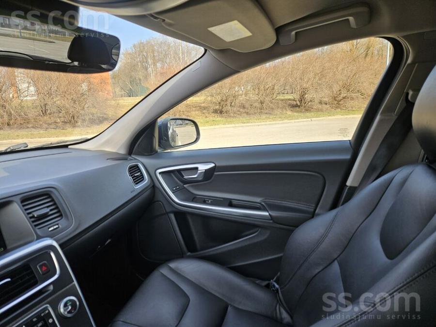 Pelēks Volvo V60 2015 Rīga, ar dzinēja tilpumu 2.40 L un nobraukumu 265 tūkst. km par 7500 €, foto 7 vietnē AUTOMOTO.COM.LV
