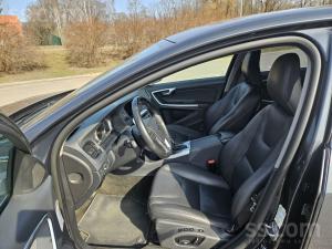 Pelēks Volvo V60 2015 Rīga, ar dzinēja tilpumu 2.40 L un nobraukumu 265 tūkst. km par 7500 €, foto 8 vietnē AUTOMOTO.COM.LV
