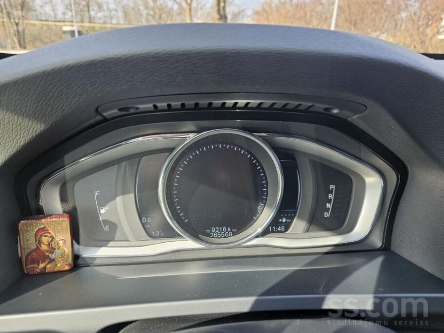 Pelēks Volvo V60 2015 Rīga, ar dzinēja tilpumu 2.40 L un nobraukumu 265 tūkst. km par 7500 €, foto 11 vietnē AUTOMOTO.COM.LV