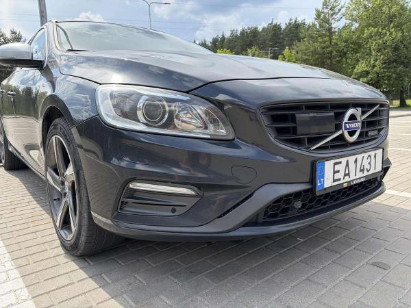 Grey Volvo V60 2015 in Vilnius, with an engine capacity of 2.40 L and mileage of 330 thousand km for 7200 €, photo 2 on AUTOMOTO.COM.LV