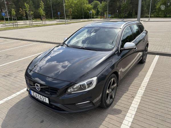 Grey Volvo V60 2015 in Vilnius, with an engine capacity of 2.40 L and mileage of 330 thousand km for 7200 €, photo 3 on AUTOMOTO.COM.LV