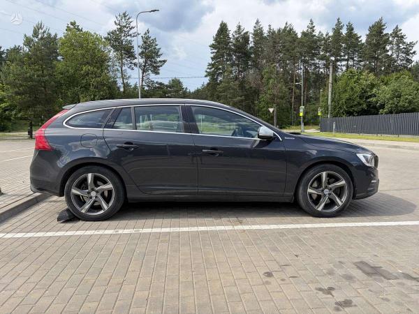 Grey Volvo V60 2015 in Vilnius, with an engine capacity of 2.40 L and mileage of 330 thousand km for 7200 €, photo 7 on AUTOMOTO.COM.LV