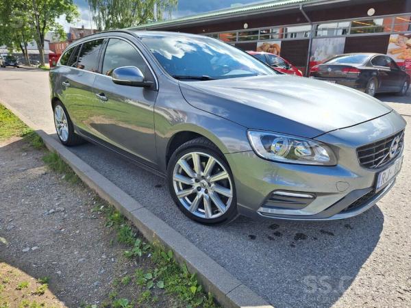 Grey Volvo V60 2015 in Valmiera, with an engine capacity of 2.00 L and mileage of 267 thousand km for 8000 €, photo 7 on AUTOMOTO.COM.LV