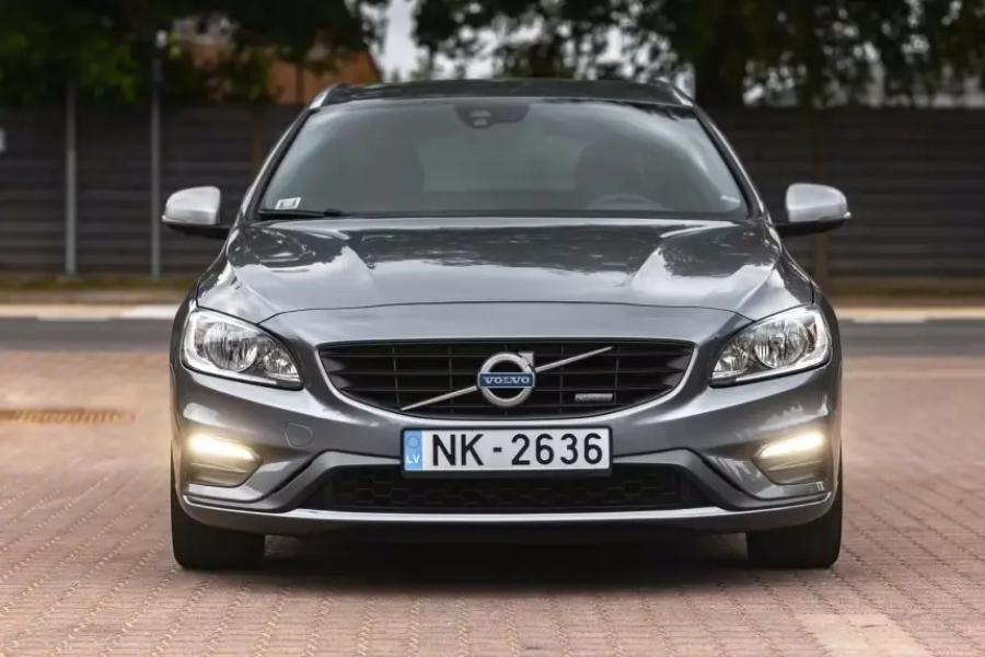 Серый Вольво B60 2015 в Елгава, объемом двигателя 2.00 л и пробегом 232 тыс. км за 11900 €, фото 3 на AUTOMOTO.COM.LV