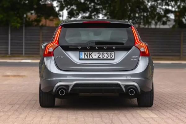 Pelēks Volvo V60 2015 Jelgava, ar dzinēja tilpumu 2.00 L un nobraukumu 232 tūkst. km par 11900 €, foto 5 vietnē AUTOMOTO.COM.LV