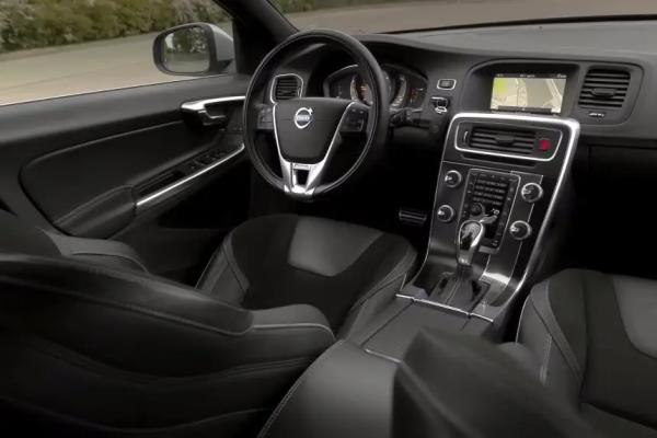 Pelēks Volvo V60 2015 Jelgava, ar dzinēja tilpumu 2.00 L un nobraukumu 232 tūkst. km par 11900 €, foto 7 vietnē AUTOMOTO.COM.LV