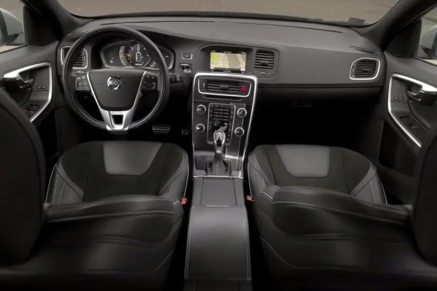 Серый Вольво B60 2015 в Елгава, объемом двигателя 2.00 л и пробегом 232 тыс. км за 11900 €, фото 9 на AUTOMOTO.COM.LV