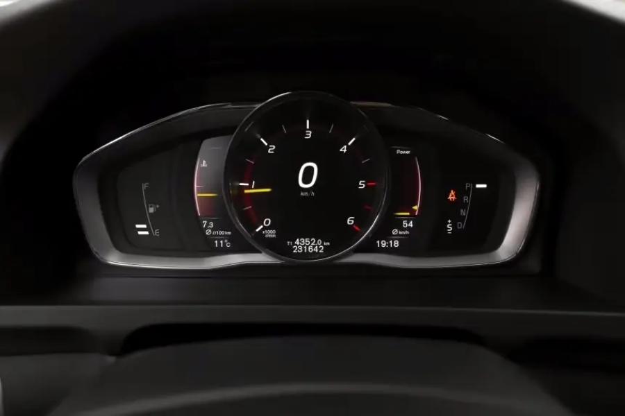 Серый Вольво B60 2015 в Елгава, объемом двигателя 2.00 л и пробегом 232 тыс. км за 11900 €, фото 11 на AUTOMOTO.COM.LV