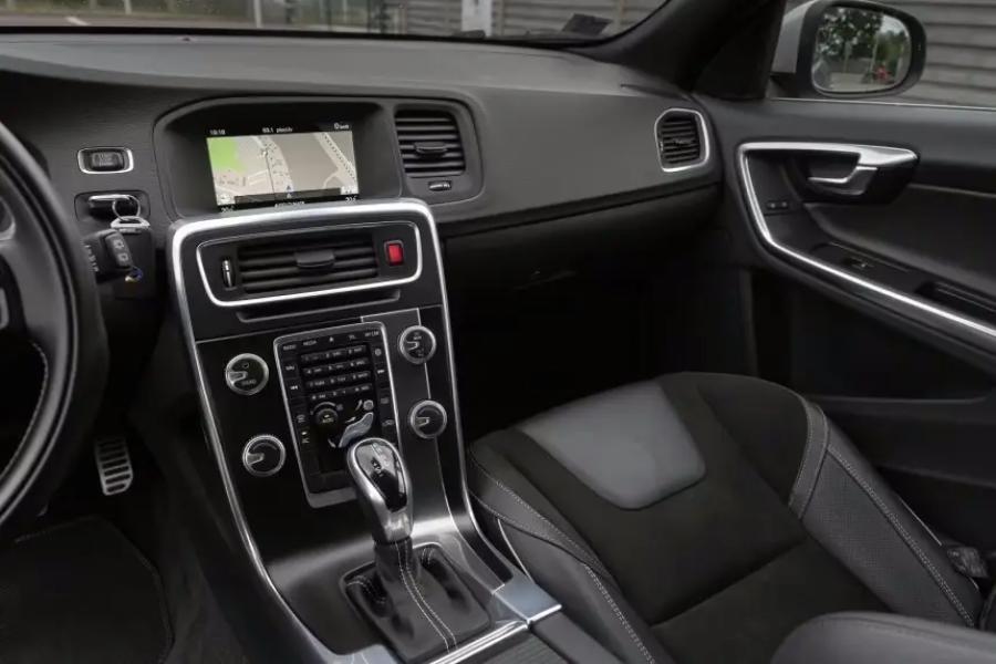 Серый Вольво B60 2015 в Елгава, объемом двигателя 2.00 л и пробегом 232 тыс. км за 11900 €, фото 13 на AUTOMOTO.COM.LV