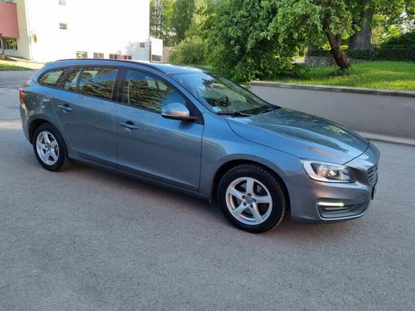 Pelēks Volvo V60 2015 Jēkabpils, ar dzinēja tilpumu 2.00 L un nobraukumu 225 tūkst. km par 8100 €, foto 4 vietnē AUTOMOTO.COM.LV