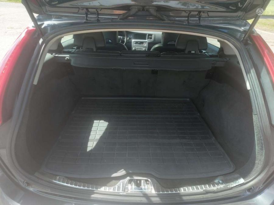 Pelēks Volvo V60 2015 Rokiškis, ar dzinēja tilpumu 1.97 L un nobraukumu 231 tūkst. km par 8600 €, foto 8 vietnē AUTOMOTO.COM.LV
