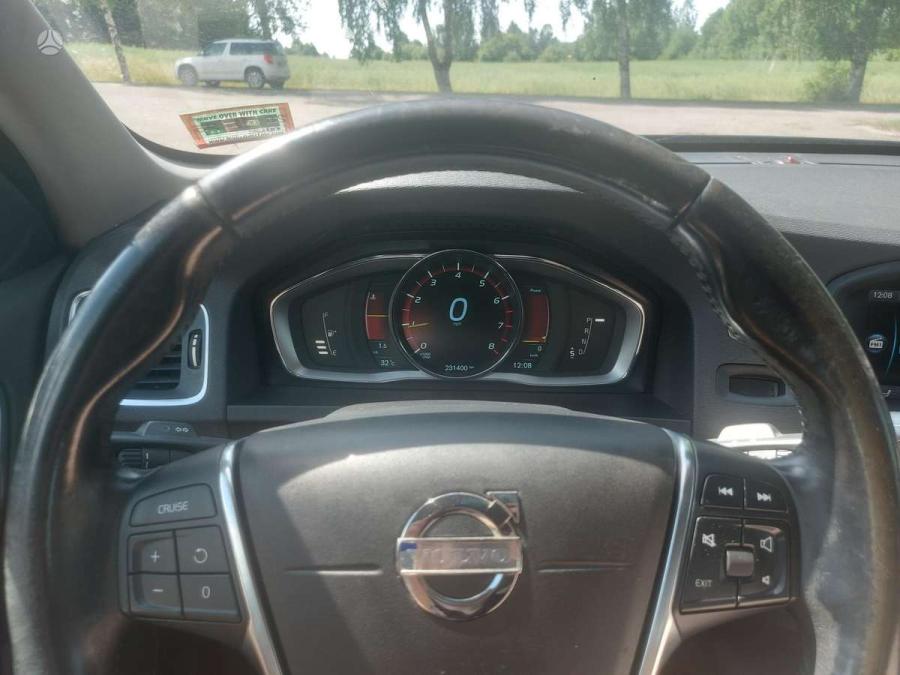 Pelēks Volvo V60 2015 Rokiškis, ar dzinēja tilpumu 1.97 L un nobraukumu 231 tūkst. km par 8600 €, foto 10 vietnē AUTOMOTO.COM.LV