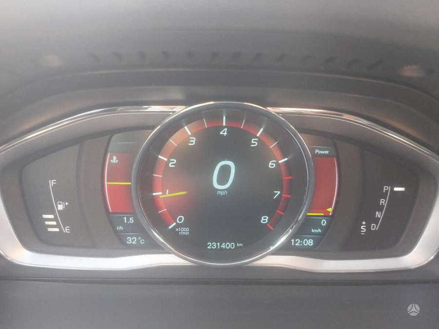 Pelēks Volvo V60 2015 Rokiškis, ar dzinēja tilpumu 1.97 L un nobraukumu 231 tūkst. km par 8600 €, foto 11 vietnē AUTOMOTO.COM.LV