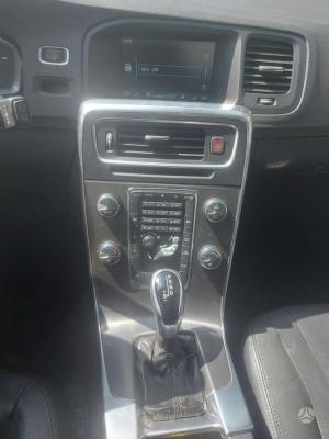 Pelēks Volvo V60 2015 Rokiškis, ar dzinēja tilpumu 1.97 L un nobraukumu 231 tūkst. km par 8600 €, foto 12 vietnē AUTOMOTO.COM.LV