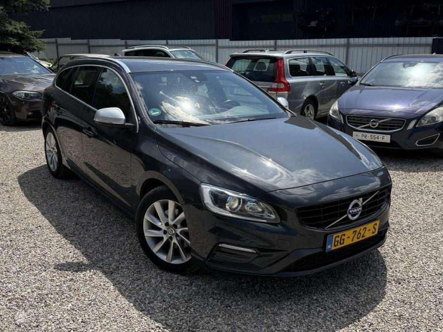 Grey Volvo V60 2015 in Kaunas, with an engine capacity of 1.97 L and mileage of 234 thousand km for 6699 €, photo 3 on AUTOMOTO.COM.LV
