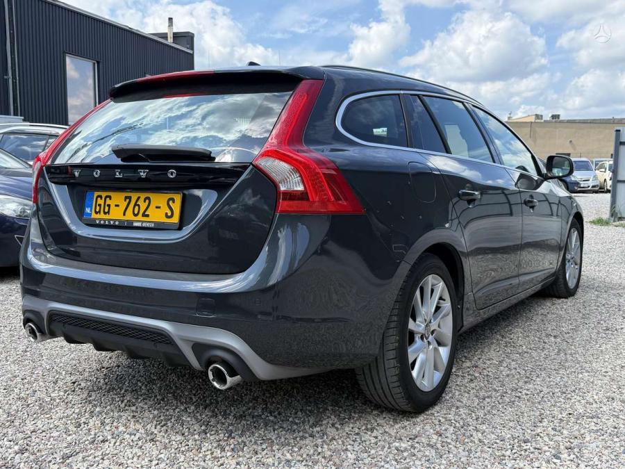 Grey Volvo V60 2015 in Kaunas, with an engine capacity of 1.97 L and mileage of 234 thousand km for 6699 €, photo 5 on AUTOMOTO.COM.LV