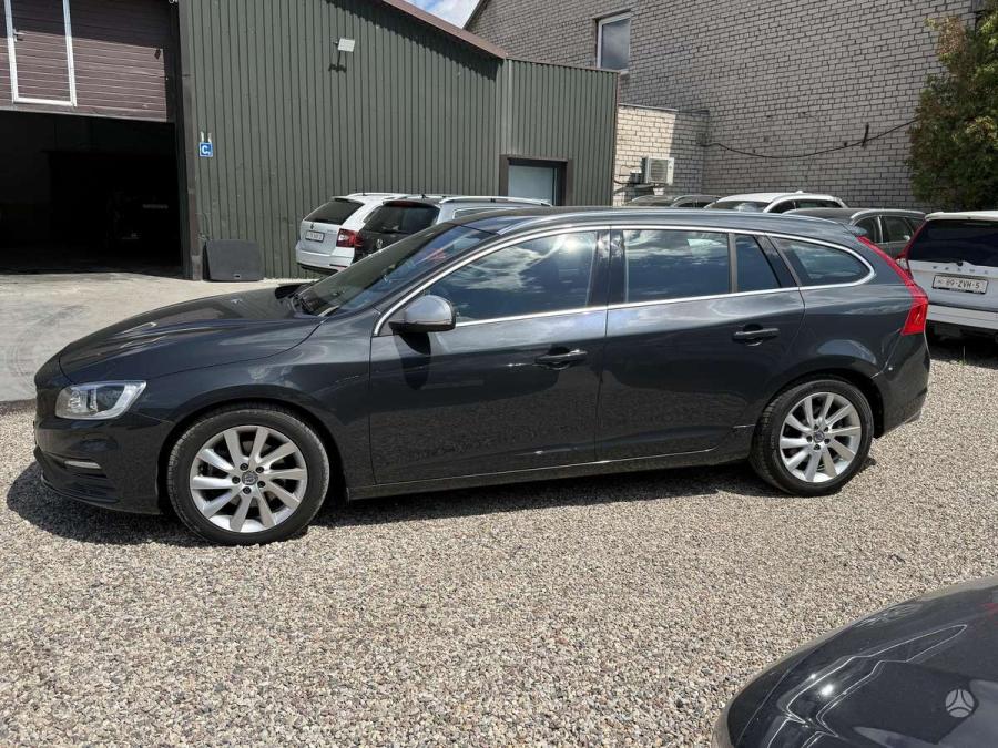 Grey Volvo V60 2015 in Kaunas, with an engine capacity of 1.97 L and mileage of 234 thousand km for 6699 €, photo 6 on AUTOMOTO.COM.LV