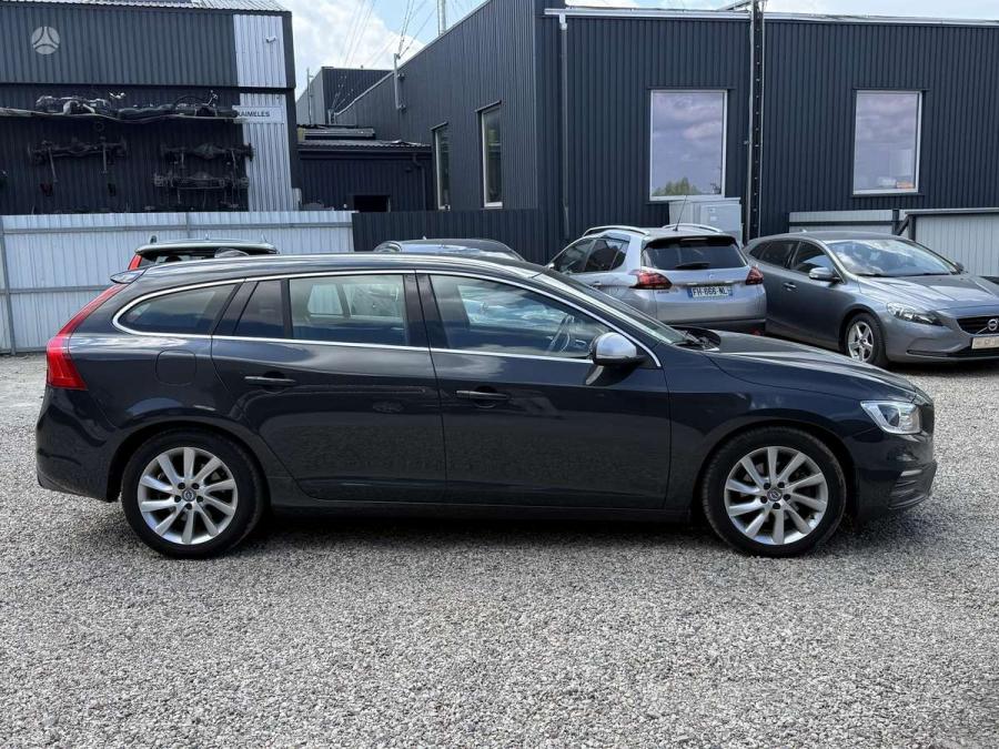 Grey Volvo V60 2015 in Kaunas, with an engine capacity of 1.97 L and mileage of 234 thousand km for 6699 €, photo 7 on AUTOMOTO.COM.LV