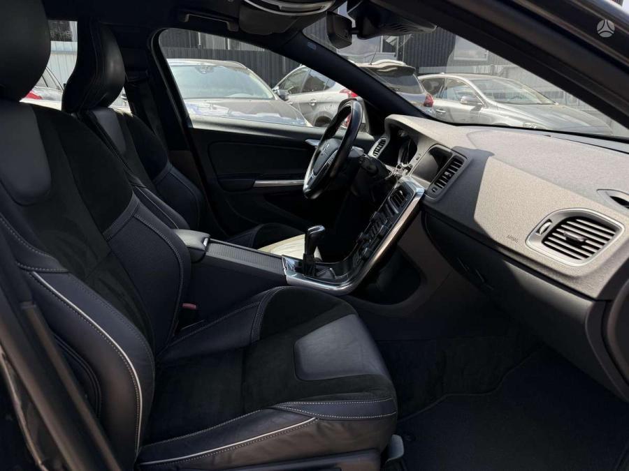 Grey Volvo V60 2015 in Kaunas, with an engine capacity of 1.97 L and mileage of 234 thousand km for 6699 €, photo 10 on AUTOMOTO.COM.LV
