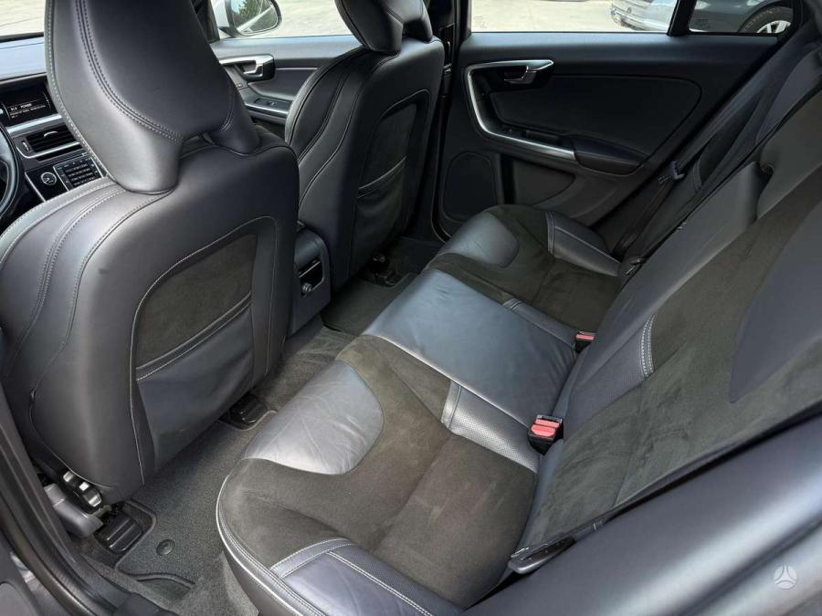 Grey Volvo V60 2015 in Kaunas, with an engine capacity of 1.97 L and mileage of 234 thousand km for 6699 €, photo 11 on AUTOMOTO.COM.LV