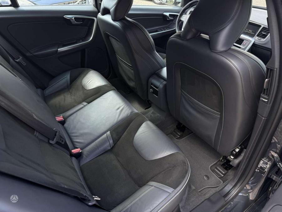 Grey Volvo V60 2015 in Kaunas, with an engine capacity of 1.97 L and mileage of 234 thousand km for 6699 €, photo 13 on AUTOMOTO.COM.LV