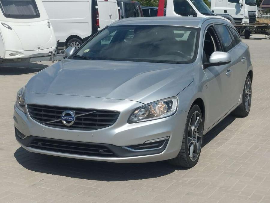 Pelēks Volvo V60 2015 Tauragė, ar dzinēja tilpumu 2.00 L un nobraukumu 240 tūkst. km par 6200 €, foto 1 vietnē AUTOMOTO.COM.LV