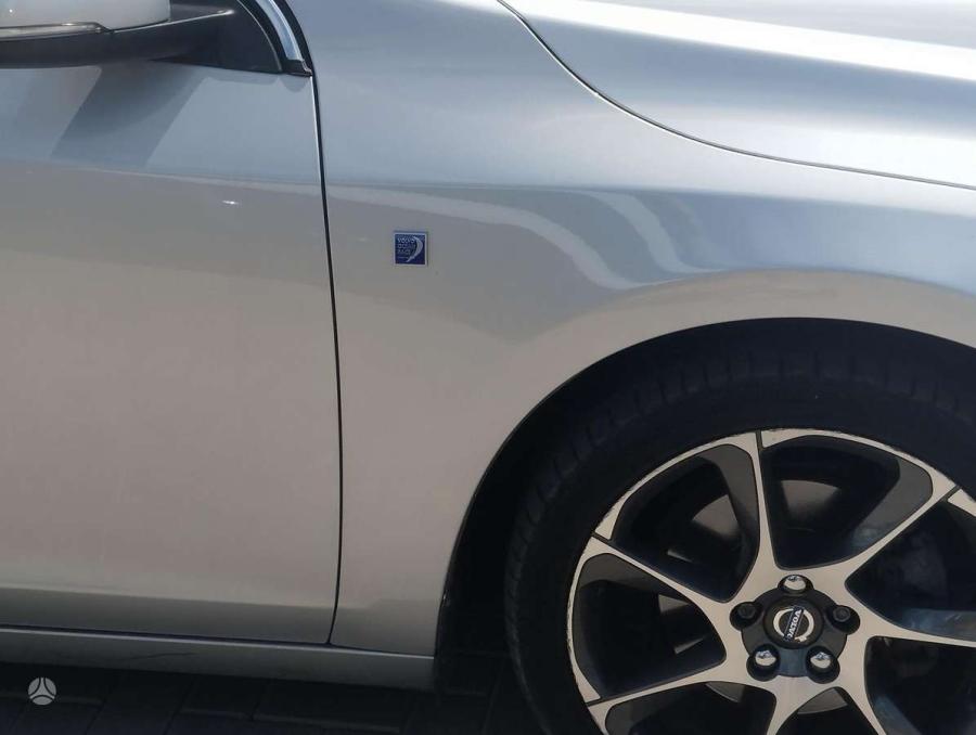 Pelēks Volvo V60 2015 Tauragė, ar dzinēja tilpumu 2.00 L un nobraukumu 240 tūkst. km par 6200 €, foto 4 vietnē AUTOMOTO.COM.LV