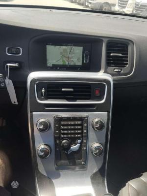 Pelēks Volvo V60 2015 Tauragė, ar dzinēja tilpumu 2.00 L un nobraukumu 240 tūkst. km par 6200 €, foto 15 vietnē AUTOMOTO.COM.LV
