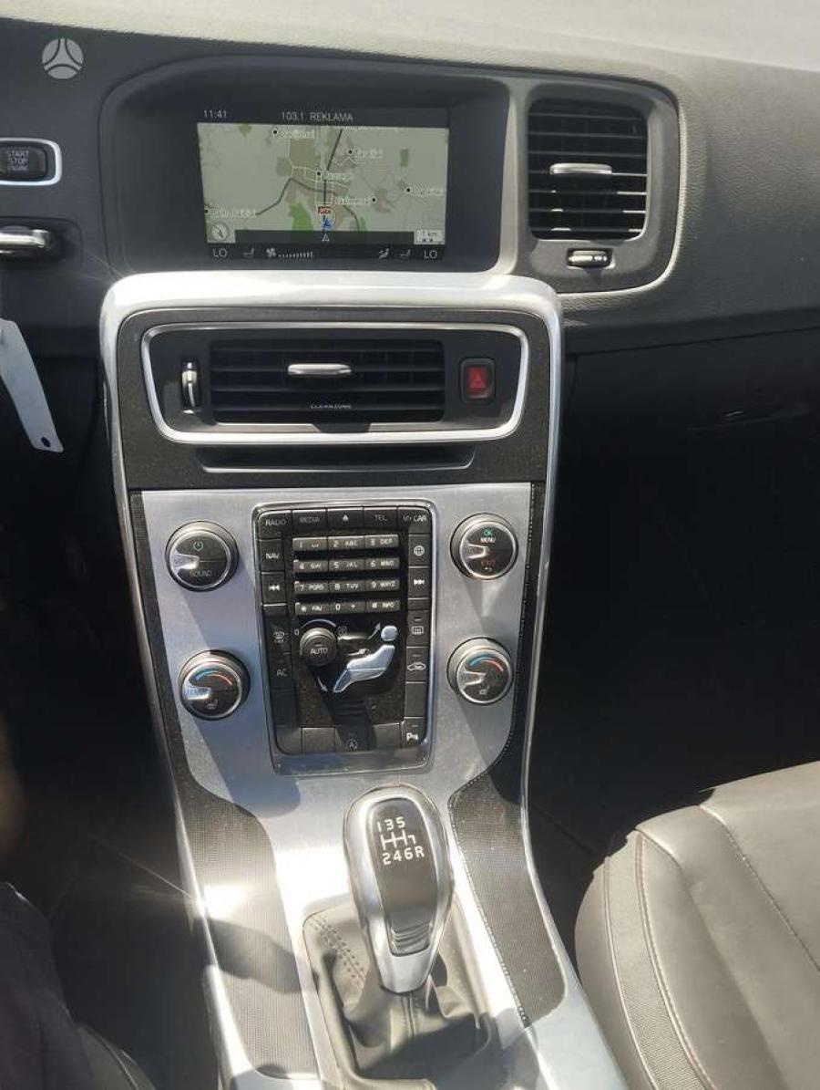 Pelēks Volvo V60 2015 Tauragė, ar dzinēja tilpumu 2.00 L un nobraukumu 240 tūkst. km par 6200 €, foto 16 vietnē AUTOMOTO.COM.LV