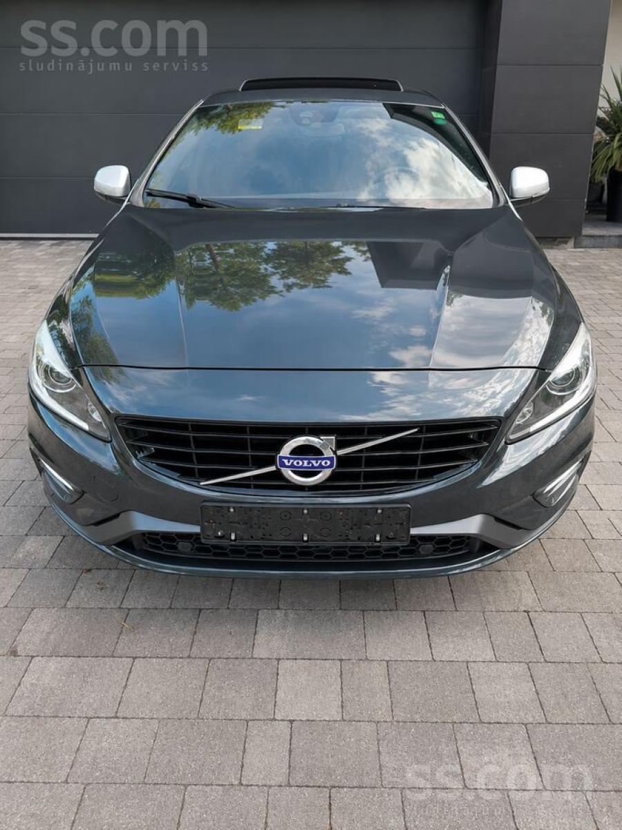 Pelēks Volvo V60 2015 Rīga, ar dzinēja tilpumu 2.40 L un nobraukumu 235 tūkst. km par 10975 €, foto 7 vietnē AUTOMOTO.COM.LV