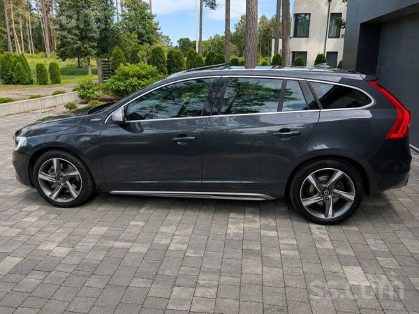 Pelēks Volvo V60 2015 Rīga, ar dzinēja tilpumu 2.40 L un nobraukumu 235 tūkst. km par 10975 €, foto 8 vietnē AUTOMOTO.COM.LV