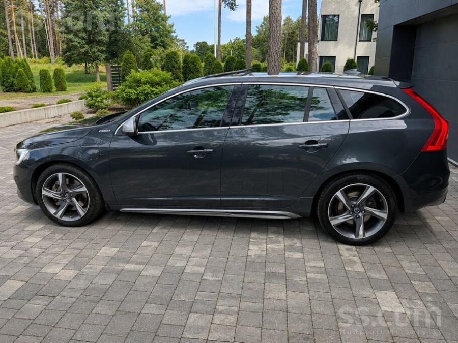 Pelēks Volvo V60 2015 Rīga, ar dzinēja tilpumu 2.40 L un nobraukumu 235 tūkst. km par 10975 €, foto 9 vietnē AUTOMOTO.COM.LV