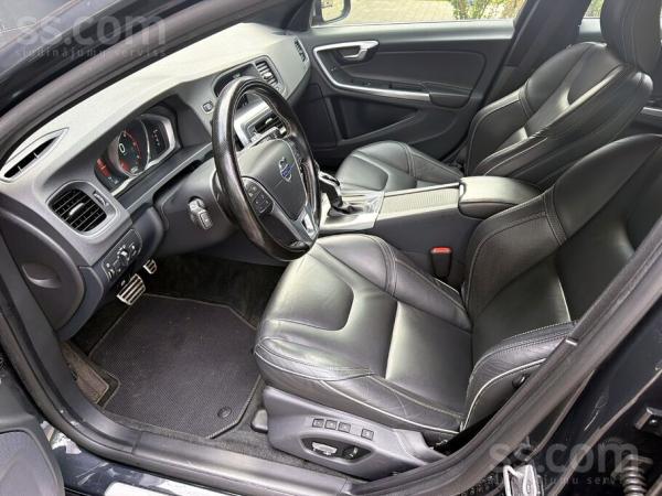 Pelēks Volvo V60 2015 Rīga, ar dzinēja tilpumu 2.40 L un nobraukumu 235 tūkst. km par 10975 €, foto 9 vietnē AUTOMOTO.COM.LV