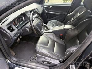 Pelēks Volvo V60 2015 Rīga, ar dzinēja tilpumu 2.40 L un nobraukumu 235 tūkst. km par 10975 €, foto 10 vietnē AUTOMOTO.COM.LV